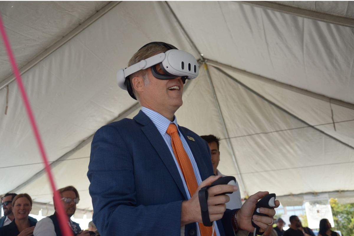 Photo of the day: Mayor Keller takes virtual tour of Albuquerque's ...